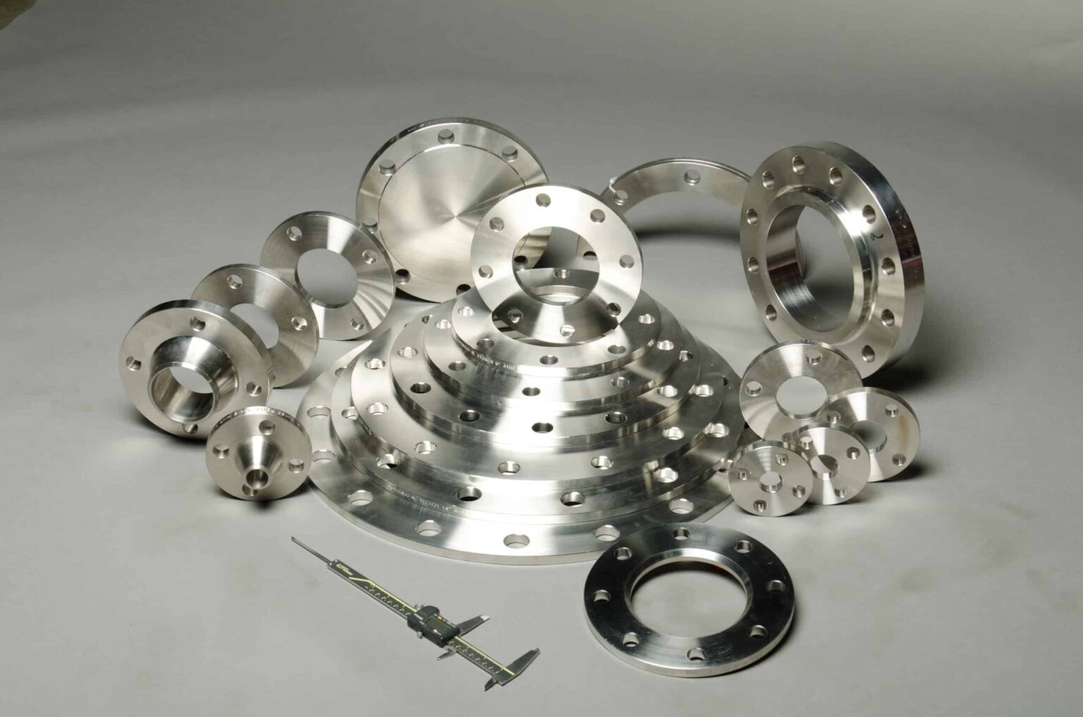 Differences Between AWWA Flanges and ANSI Flanges - API International, Inc.